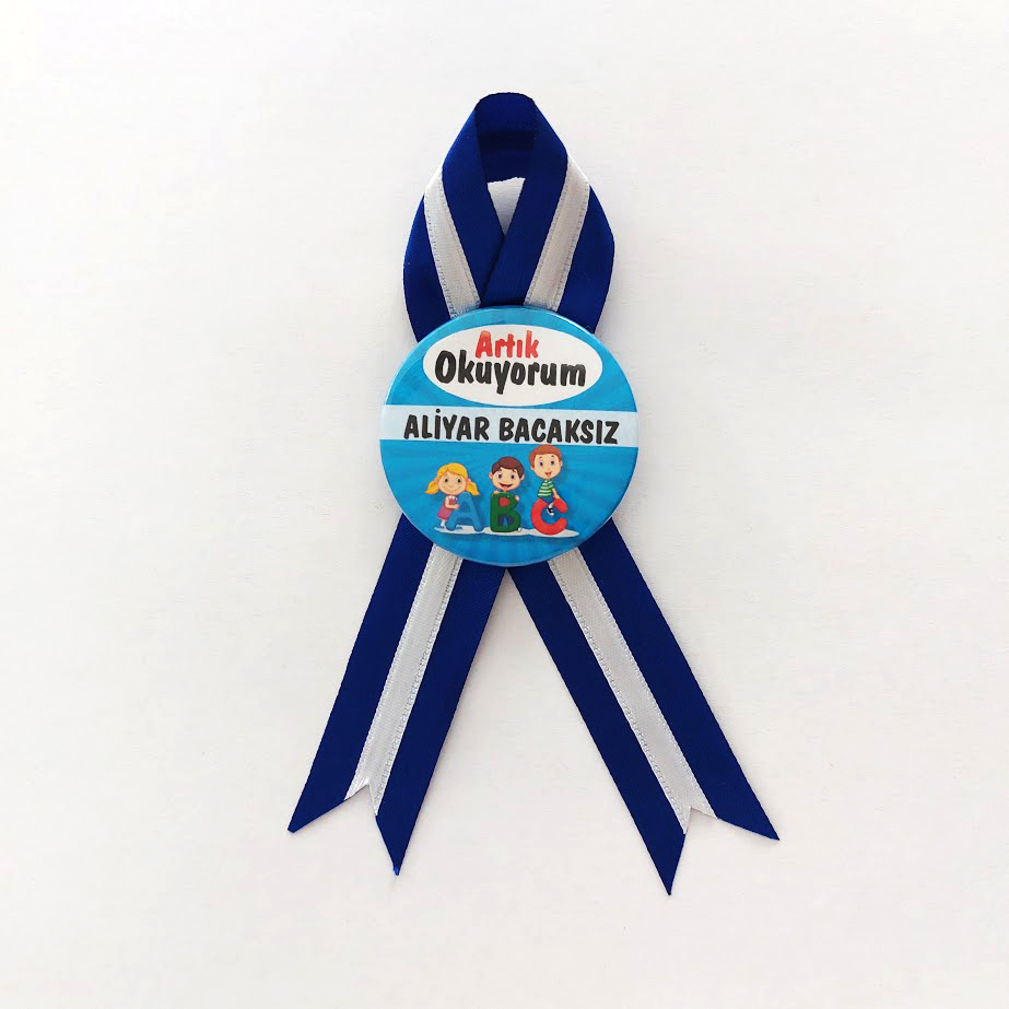 Kurdeleli Artık Okuyorum Rozeti 44 mm isimli - Mavi Kurdeleli Artık Okuyorum Rozeti 44 mm isimli - Mavi